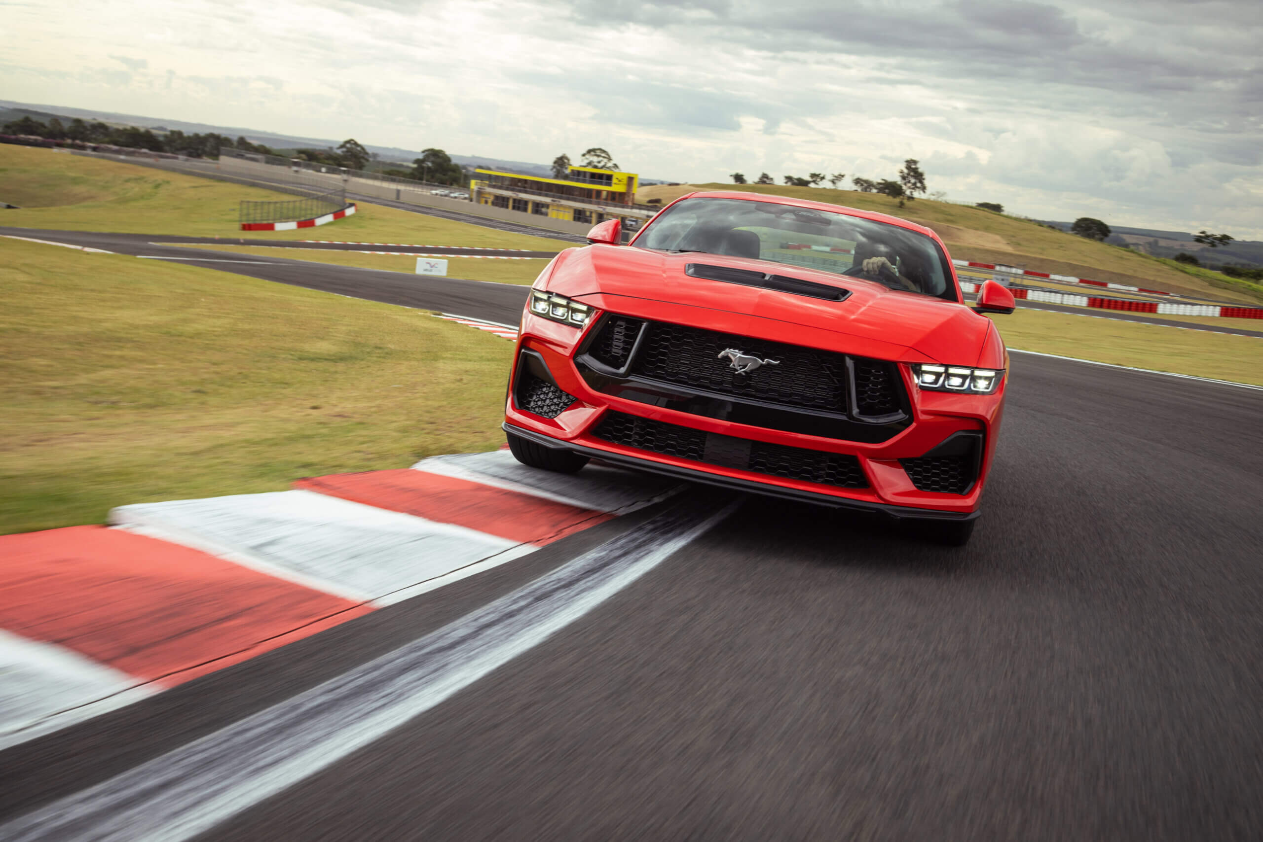 Dirigimos o Mustang GT Performance: potência máxima e tecnologia na ...